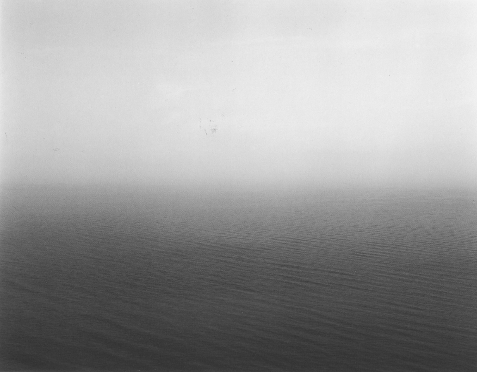 Hiroshi Sugimoto’s fascinating & tranquil Seascapes