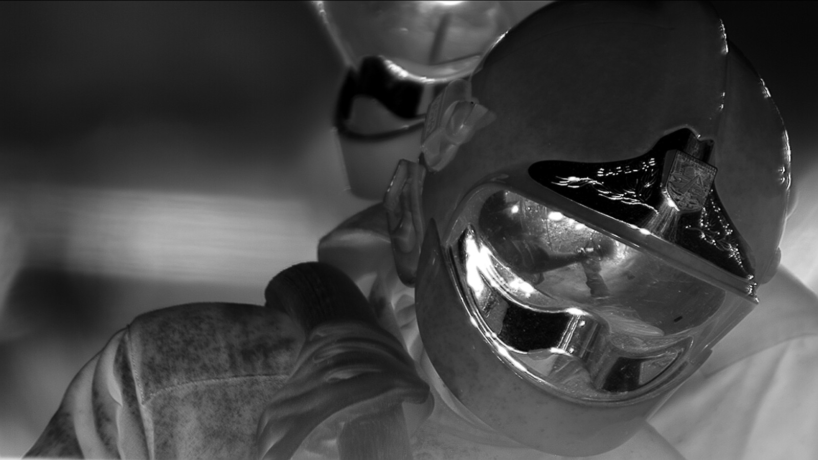 Richard Mosse’s Incoming – A military-grade camera & Migrants
