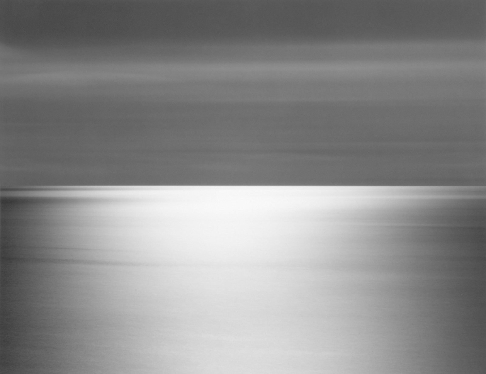 Hiroshi Sugimoto’s fascinating & tranquil Seascapes