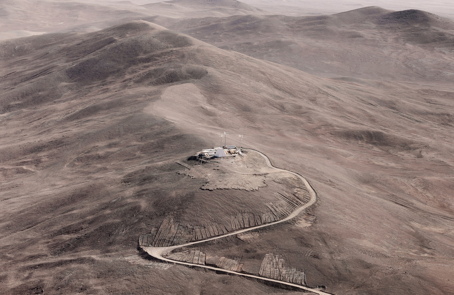 Michael Najjar & Outer Space – Shooting for the stars