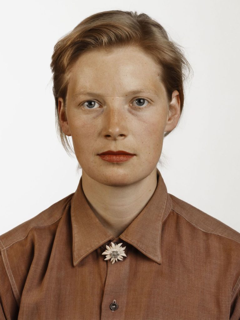 Thomas Ruff’s portraits & his unique signature style