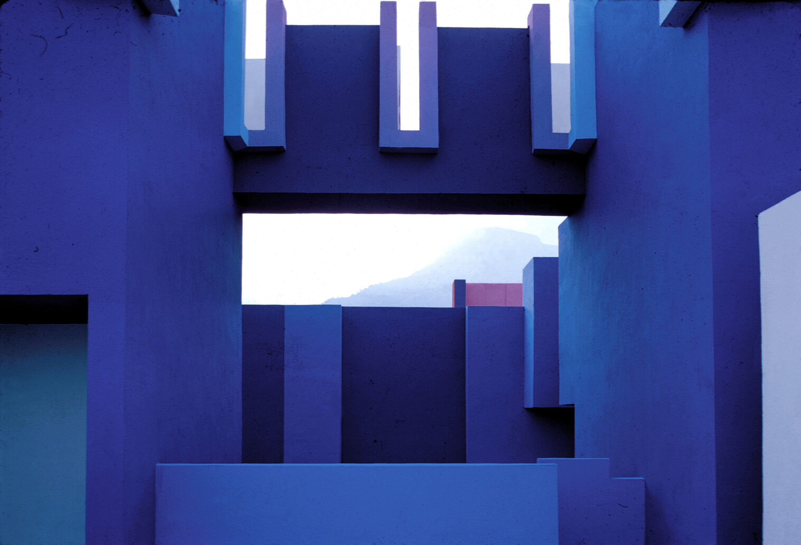 Ricardo Bofill’s eye-catching La Muralla Roja