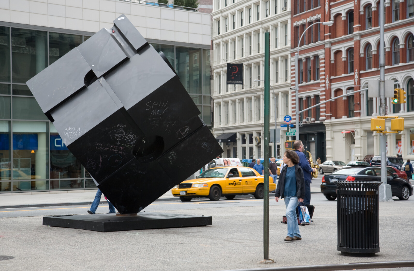 The iconic Astor Place Cube – Tony Rosenthal’s Alamo